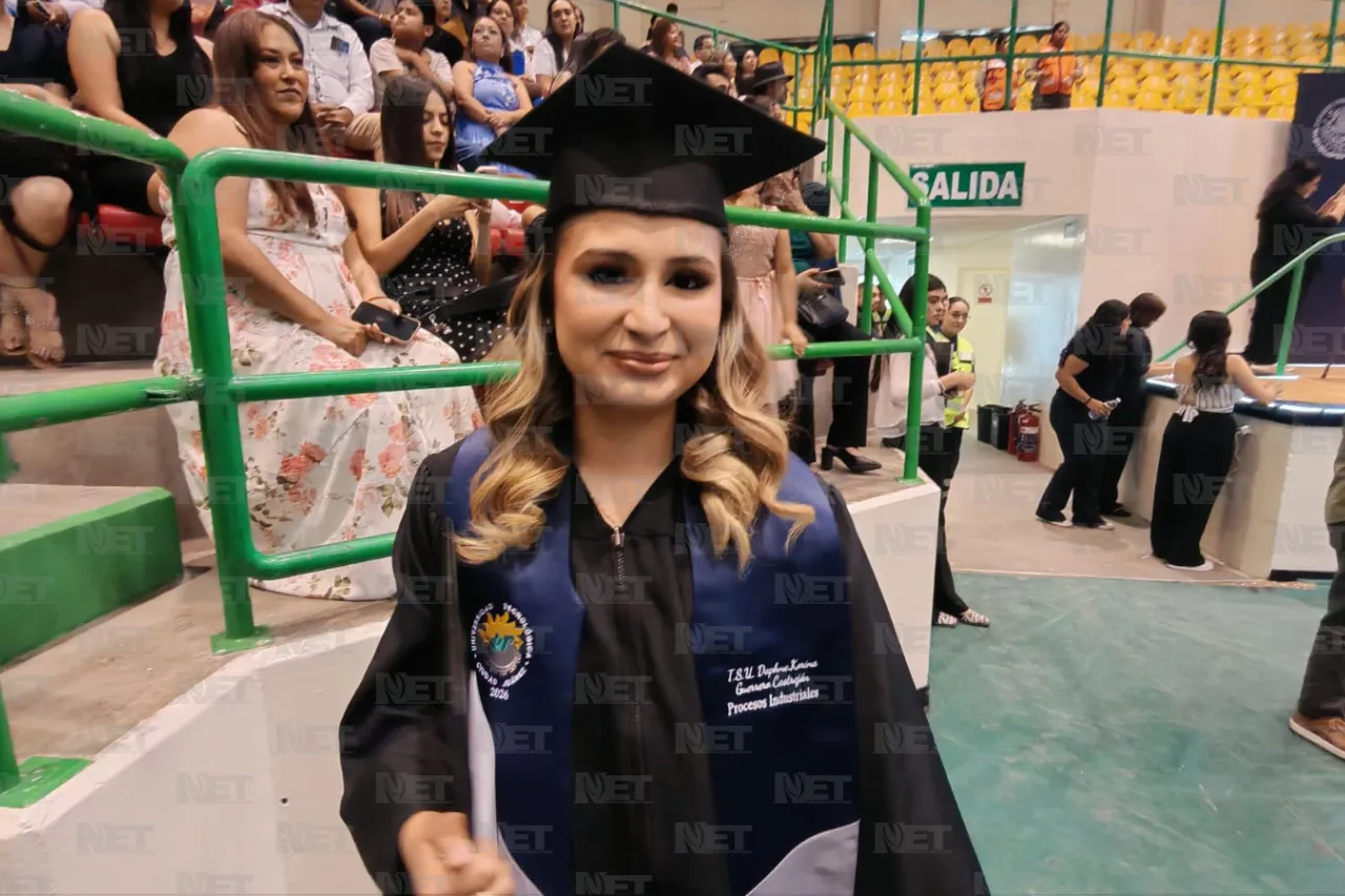 Obtienen madres estudiantes de la UTCJ su título profesional