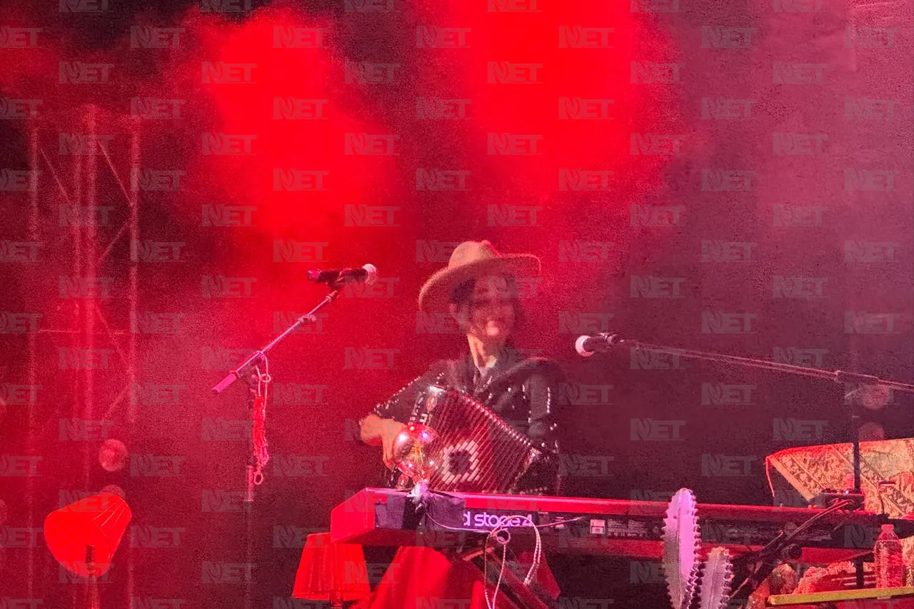 Celebra Julieta Venegas su identidad norteña en Juárez