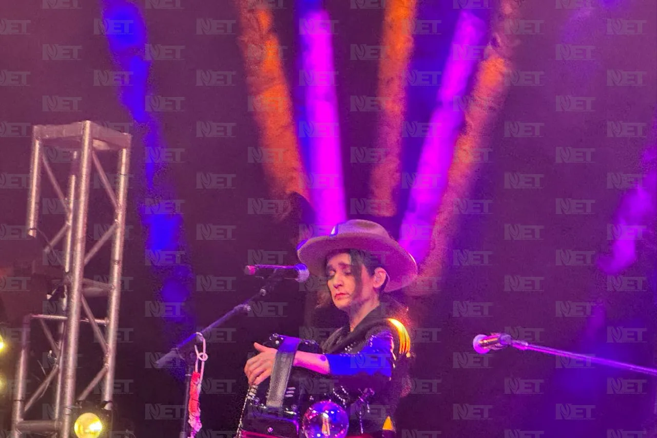 Celebra Julieta Venegas su identidad norteña en Juárez
