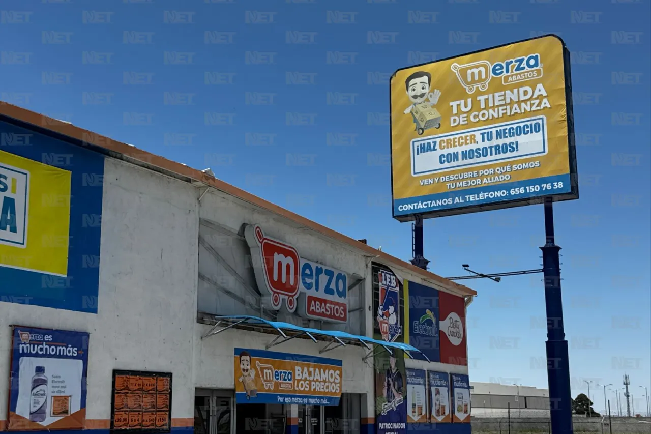 Consume fuego dos cajas de tráiler de abarrotera Merza en Juárez